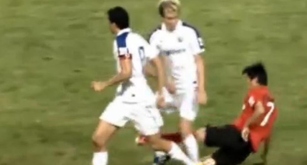 Criminal patada karateca en pleno partido del fútbol chino [VIDEO ...