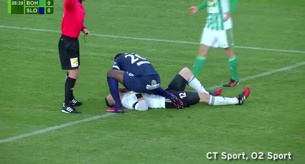 YouTube: futbolista salva vida de portero rival en pleno partido [VIDEO] | INTERNACIONAL | EL BOCÓN