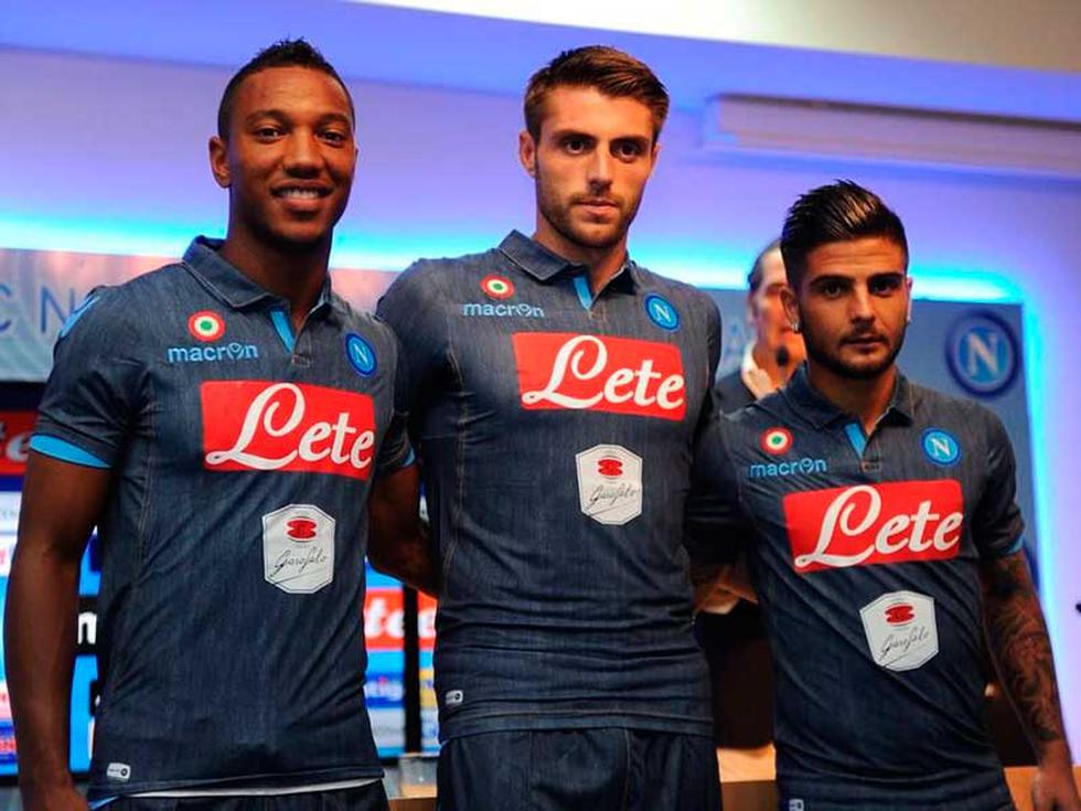 Nápoli presentó su alucinante uniforme inspirado en pantalón jean ...