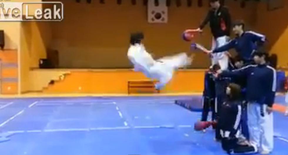 Mira esta espectacular patada de karate [VIDEO] | FUTBOL-PERUANO | EL BOCÓN